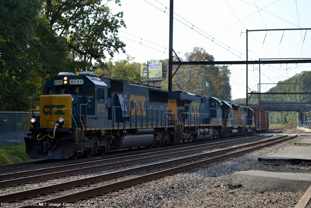 CSX SD60 8721 leads Q418-05